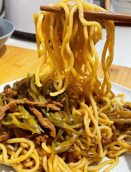 扁豆焖面用先蒸面条吗_扁豆焖面面条怎么处理-第1张图片-山城妙识