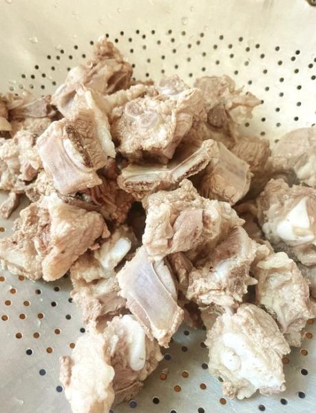 芋艿炖排骨怎么做_芋艿炖排骨需要焯水吗-第2张图片-山城妙识