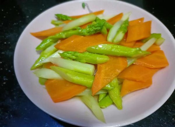 炒胡萝卜片怎么炒好吃_家常做法步骤-第3张图片-山城妙识