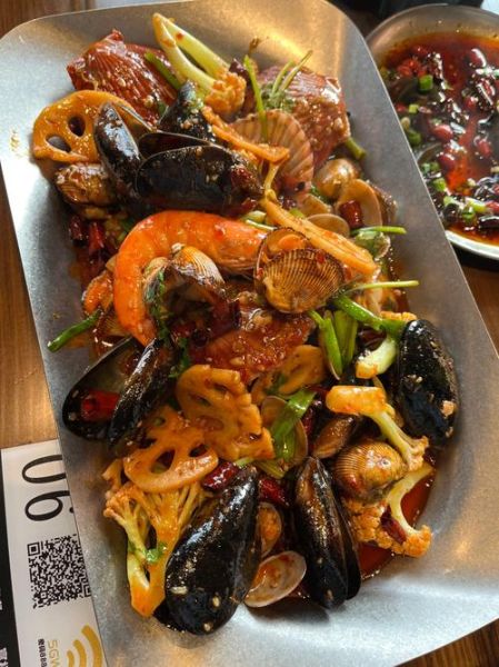 海鲜麻辣香锅怎么做_海鲜麻辣香锅食材搭配-第1张图片-山城妙识