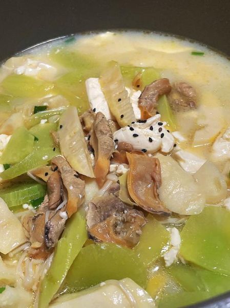 河蚌咸肉豆腐汤的做法_河蚌汤去腥技巧-第2张图片-山城妙识