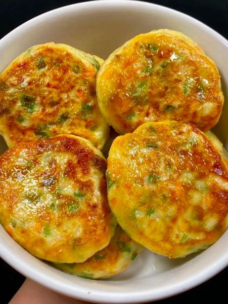 鸡蛋土豆泥饼怎么做_鸡蛋土豆泥饼的做法窍门-第1张图片-山城妙识