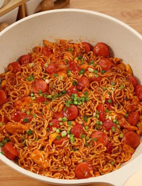 炒方便面怎么炒好吃_炒方便面需要焯水吗-第2张图片-山城妙识