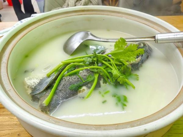 夏天鱼头汤怎么做_鱼头汤去腥技巧-第3张图片-山城妙识
