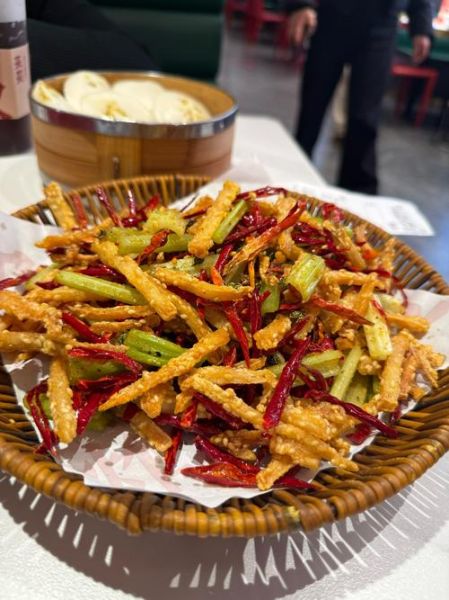 干煸藕丝怎么做_干煸藕丝需要焯水吗-第1张图片-山城妙识