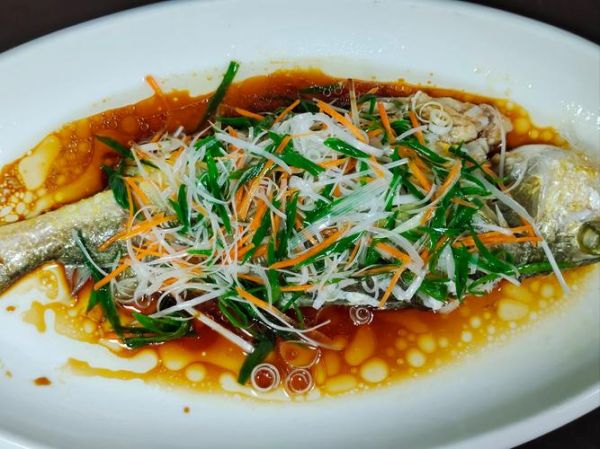 油淋黄花鱼的家常做法_黄花鱼怎么做好吃-第2张图片-山城妙识