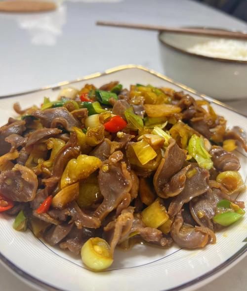 爆炒鸡胗怎么做好吃_鸡胗焯水几分钟才脆嫩-第1张图片-山城妙识