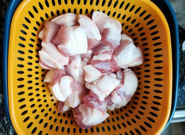 红烧肉最正宗的做法_为什么先焯水后糖色-第1张图片-山城妙识 红烧肉最正宗的做法_为什么先焯水后糖色-第1张图片-山城妙识