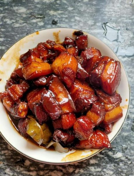 红烧肉最正宗的做法_为什么先焯水后糖色-第3张图片-山城妙识 红烧肉最正宗的做法_为什么先焯水后糖色-第3张图片-山城妙识
