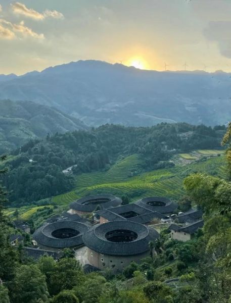 客家土楼为什么能防御_客家土楼有哪些特点-第1张图片-山城妙识