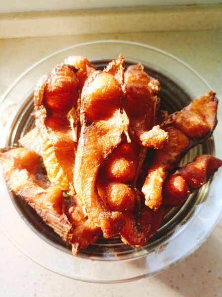 炸咸鱼怎么炸才酥脆_炸咸鱼前要不要泡水-第1张图片-山城妙识