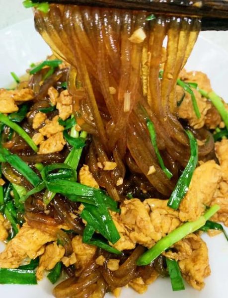 粉条怎么炒不粘锅_粉条炒前要不要焯水-第1张图片-山城妙识