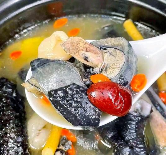 乌鸡汤加什么食材_乌鸡汤搭配什么食材最营养-第3张图片-山城妙识