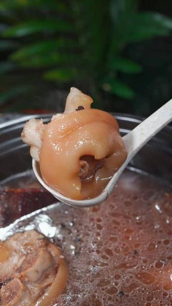 炖猪蹄儿怎么炖好吃_猪蹄儿软烂不腥的秘诀-第3张图片-山城妙识 炖猪蹄儿怎么炖好吃_猪蹄儿软烂不腥的秘诀-第3张图片-山城妙识