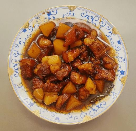 红烧肉土豆怎么做_红烧肉土豆的家常做法-第2张图片-山城妙识