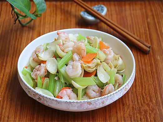 西芹百合炒虾仁是什么菜系_家常做法详解-第2张图片-山城妙识 西芹百合炒虾仁是什么菜系_家常做法详解-第2张图片-山城妙识