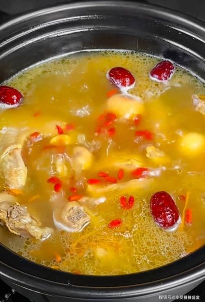 炖老母鸡怎么做_老母鸡炖多久才软烂-第1张图片-山城妙识