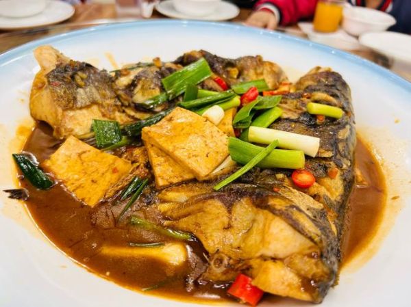 烧鱼头怎么烧好吃_鱼头去腥增鲜技巧-第2张图片-山城妙识