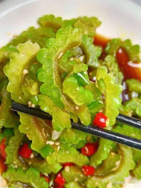 凉拌苦瓜怎么做不苦_苦瓜凉拌要不要焯水-第3张图片-山城妙识