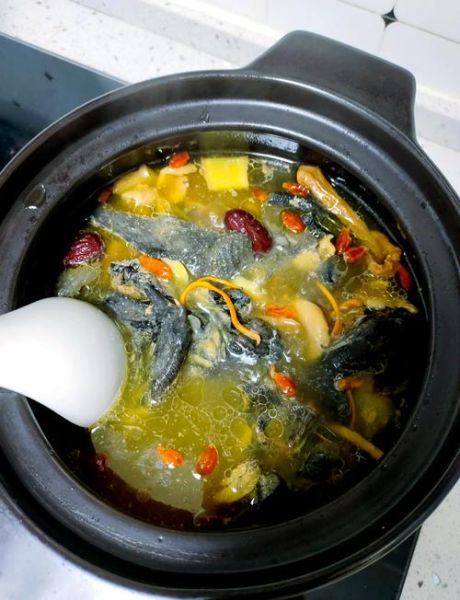 炖乌鸡怎么做_炖乌鸡需要焯水吗-第2张图片-山城妙识