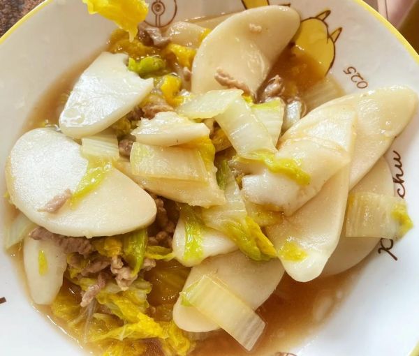 白菜炒年糕怎么做_白菜炒年糕家常做法-第1张图片-山城妙识