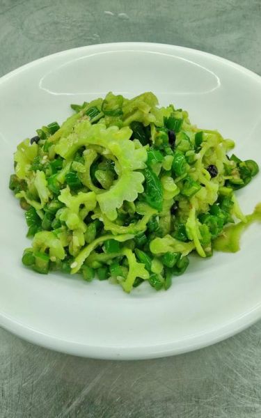 苦瓜怎么炒好吃_苦瓜的家常做法大全-第2张图片-山城妙识