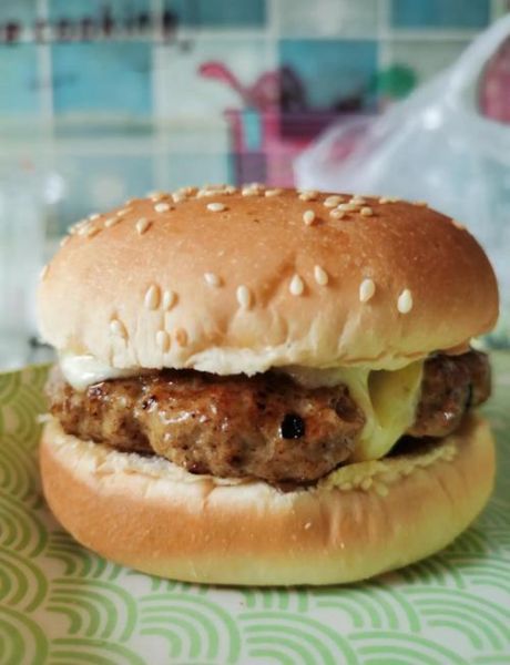 自制汉堡包的做法_汉堡肉饼怎么煎才嫩-第2张图片-山城妙识