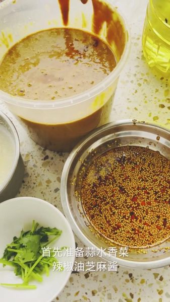 拌凉皮的芝麻酱怎么调_芝麻酱太稠怎么办-第2张图片-山城妙识