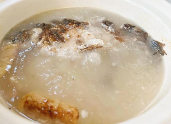 炖鱼汤怎么炖才白_炖鱼汤放什么去腥-第1张图片-山城妙识