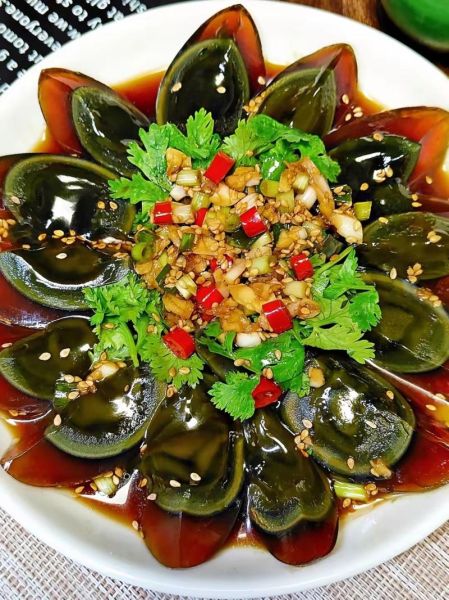 皮蛋怎么凉拌好吃又简单_皮蛋凉拌做法-第1张图片-山城妙识