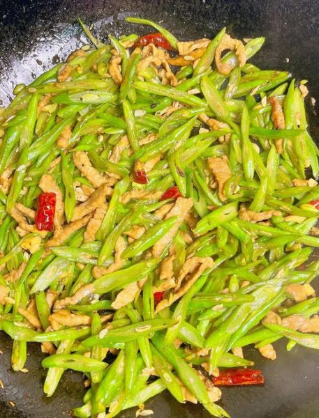 四季豆炒肉丝怎么炒才嫩_四季豆炒肉丝用焯水吗-第1张图片-山城妙识