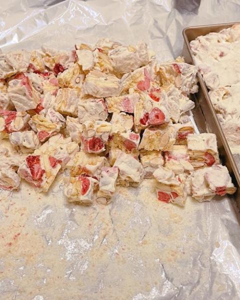 草莓雪花酥怎么做_雪花酥为什么硬-第2张图片-山城妙识