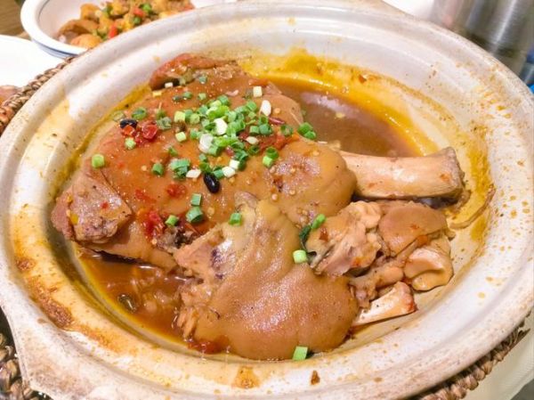 猪脚汤锅配菜推荐_猪脚汤锅煮什么配菜好吃-第1张图片-山城妙识