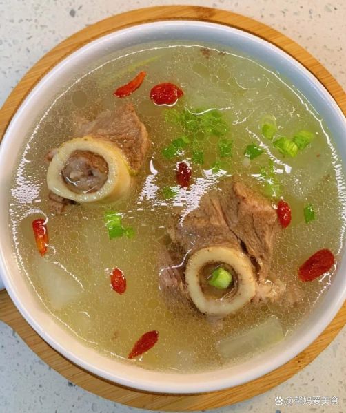 羊腿骨头汤怎么炖不膻_羊腿骨头汤的做法步骤-第1张图片-山城妙识