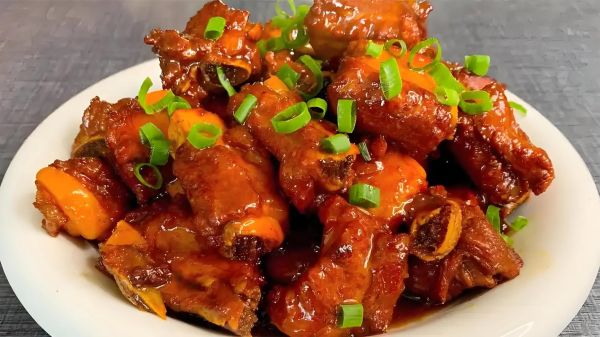 红烧排骨配什么菜好吃_红烧排骨下饭菜推荐-第1张图片-山城妙识