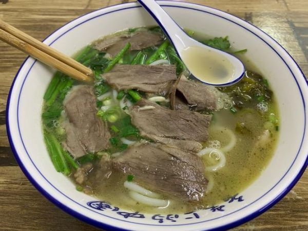 正宗羊肉粉的做法_羊肉粉汤底怎么熬-第1张图片-山城妙识