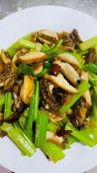 鲍鱼配什么菜炒好吃_鲍鱼炒什么菜最香-第1张图片-山城妙识