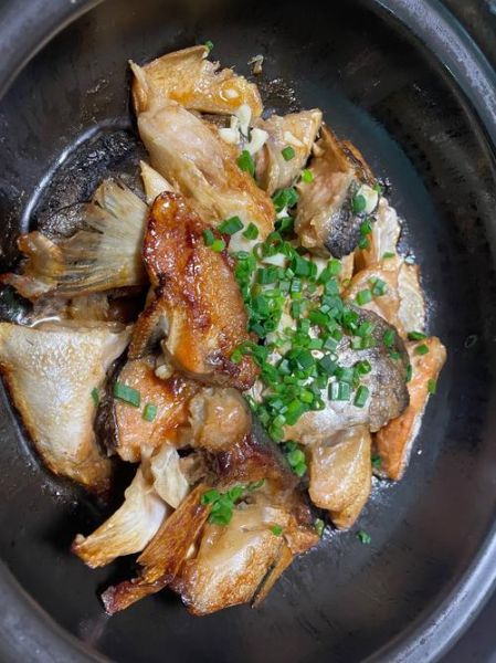 三文鱼头怎么做好吃_三文鱼头家常做法大全-第1张图片-山城妙识