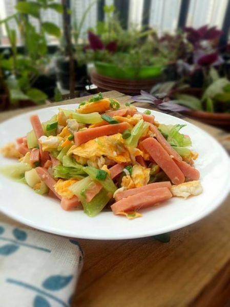 榨菜火腿炒鸡蛋怎么做_榨菜火腿炒鸡蛋窍门-第3张图片-山城妙识