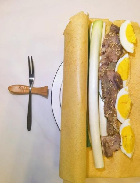 煎饼卷大葱怎么做_正宗山东吃法-第3张图片-山城妙识