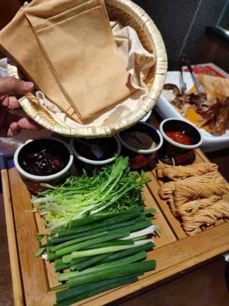 煎饼卷大葱怎么做_正宗山东吃法-第2张图片-山城妙识