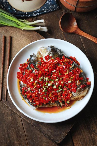 剁椒鱼头是哪个菜系的代表菜_湖南菜剁椒鱼头正宗做法-第2张图片-山城妙识 剁椒鱼头是哪个菜系的代表菜_湖南菜剁椒鱼头正宗做法-第2张图片-山城妙识