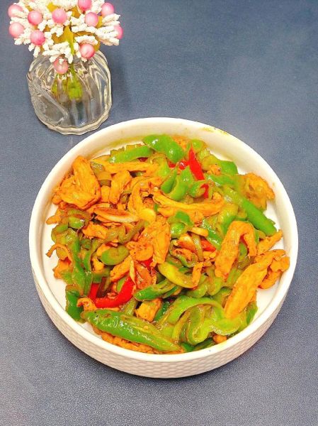 鸡胸肉怎么炒才嫩_家常小炒鸡胸肉的做法-第1张图片-山城妙识