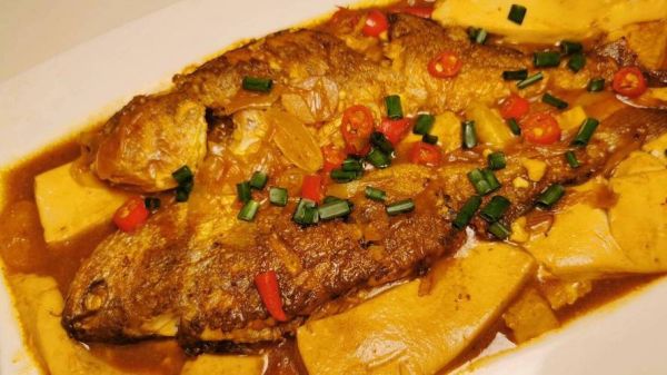 家常焖黄花鱼豆腐怎么做_黄花鱼豆腐先煎还是先炖-第3张图片-山城妙识