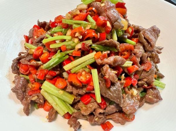 小炒牛肉用什么肉_小炒牛肉配料有哪些-第2张图片-山城妙识 小炒牛肉用什么肉_小炒牛肉配料有哪些-第2张图片-山城妙识