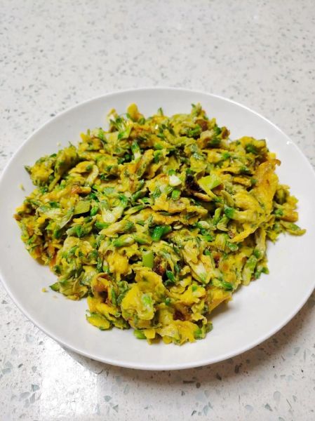 洋槐花炒鸡蛋怎么做_洋槐花炒鸡蛋需要焯水吗-第1张图片-山城妙识