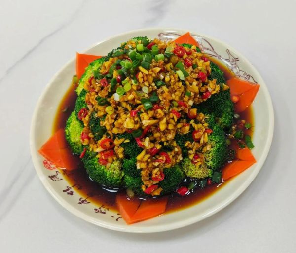 凉拌西兰花放什么调料_西兰花凉拌要不要焯水-第1张图片-山城妙识