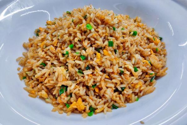 蛋炒饭怎么炒得粒粒分明_蛋炒饭美图拍摄技巧-第3张图片-山城妙识