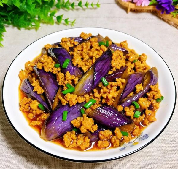 肉末茄子怎么切_茄子切条还是切块-第1张图片-山城妙识 肉末茄子怎么切_茄子切条还是切块-第1张图片-山城妙识