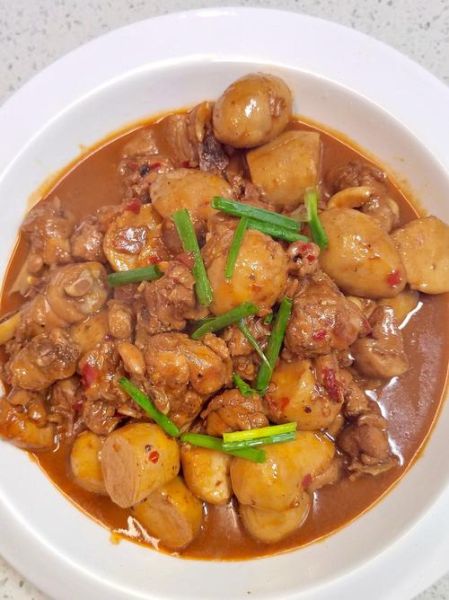 芋儿烧鸡怎么做才入味_川味窍门有哪些-第1张图片-山城妙识 芋儿烧鸡怎么做才入味_川味窍门有哪些-第1张图片-山城妙识